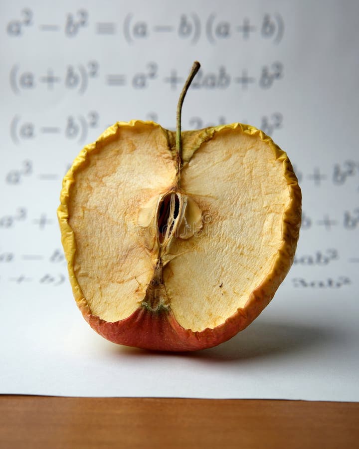 Unique Apple Cut Reveals Intricate Patterns and Mathematical Equations ...