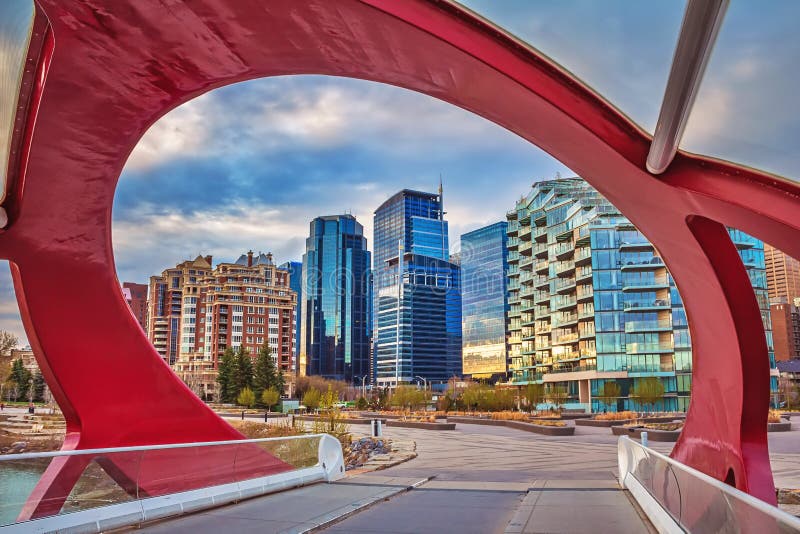 A Unique View of Downtown Calgary from Under the Peace Bridge Editorial ...