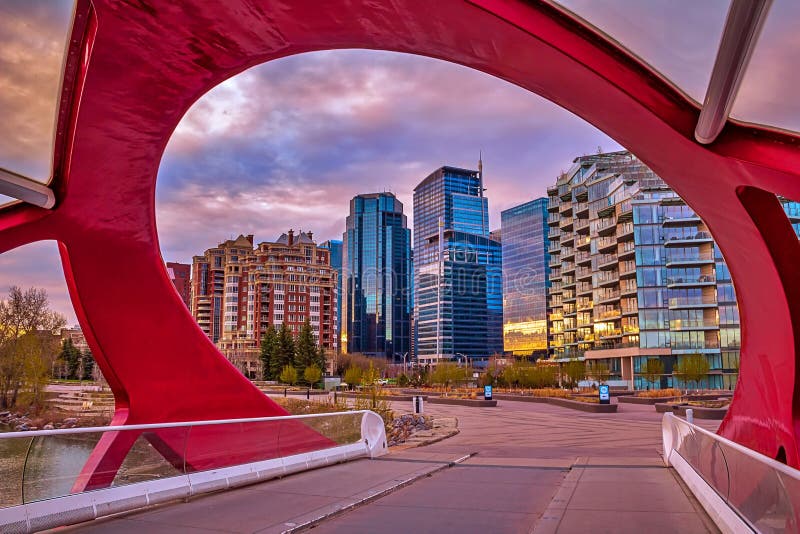 A Unique View of Downtown Calgary from Under the Peace Bridge Editorial ...