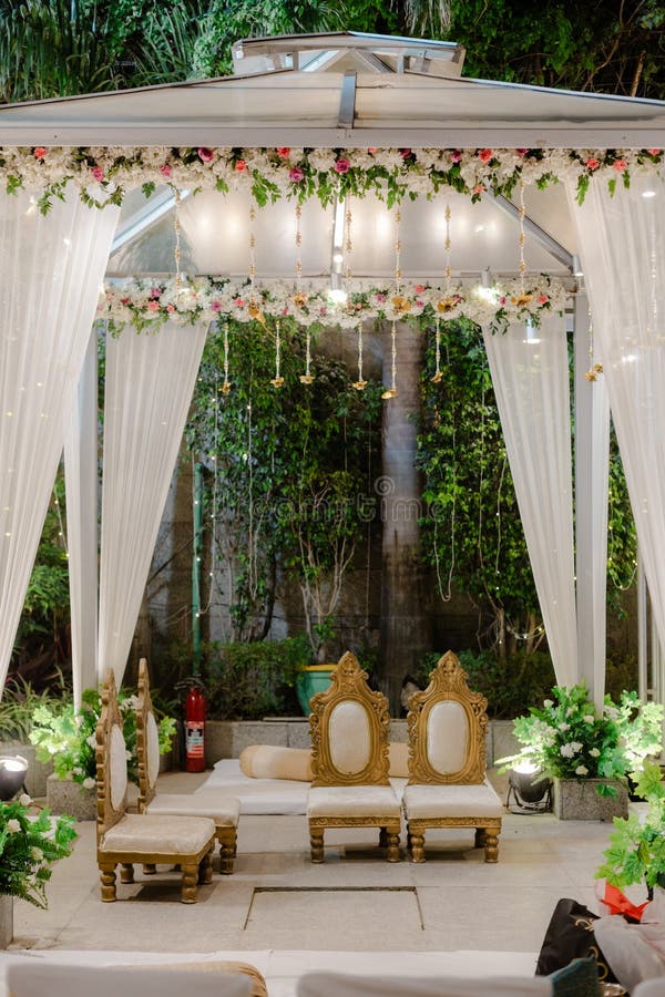 Unique Wedding Table Setting Stock Image - Image of bedroom, light ...