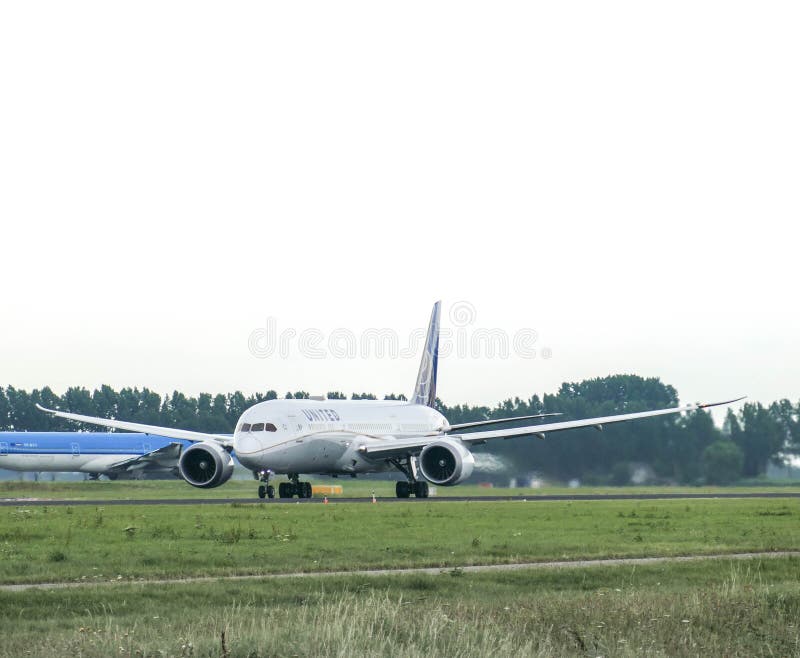 United Airlines Boeing 787 Dreamliner Editorial Photography - Image of ... United Airlines Boeing 787 Dreamliner Editorial Photography - Image of ...