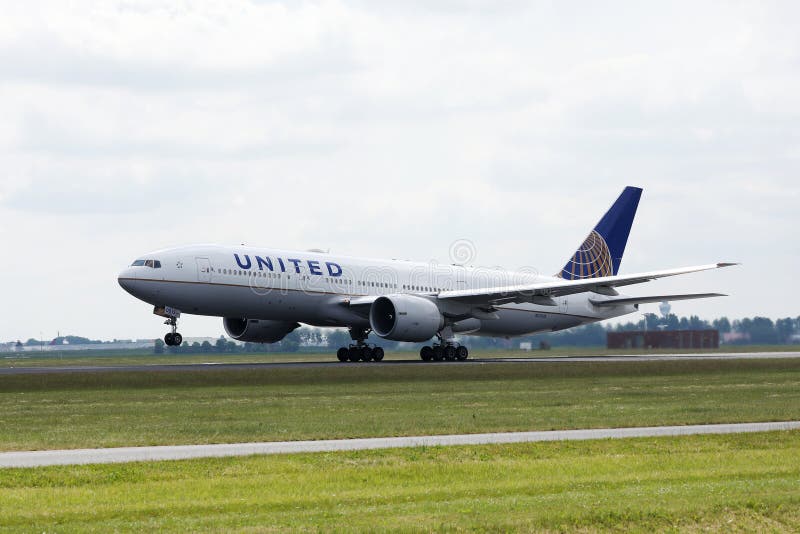 United Airlines Plane Taking Off Editorial Photo - Image of aircraft ...