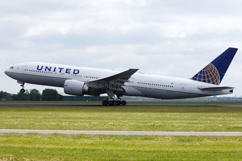 United Airlines Airplane Taking Off Editorial Photography - Image of ...