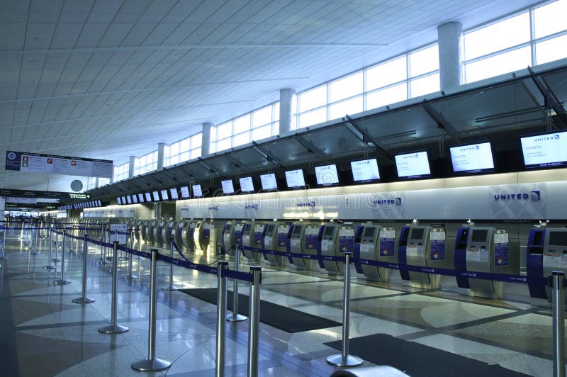 United Airlines Ticket Counter Editorial Stock Image - Image of ...