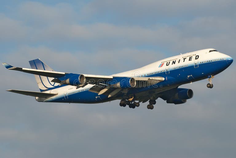 United Jumbo Plane editorial image. Image of airport - 21595175