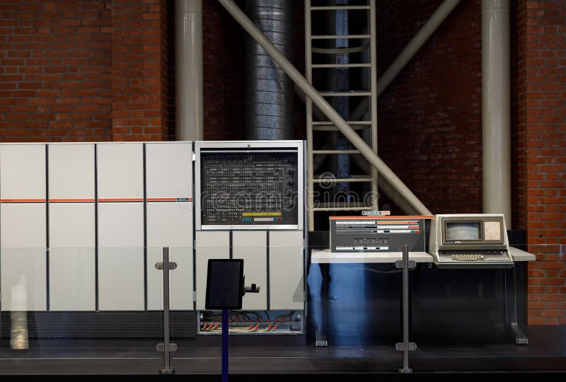 UNIVAC 1108 Old Computer, Multi Processor System Editorial Stock Photo ...