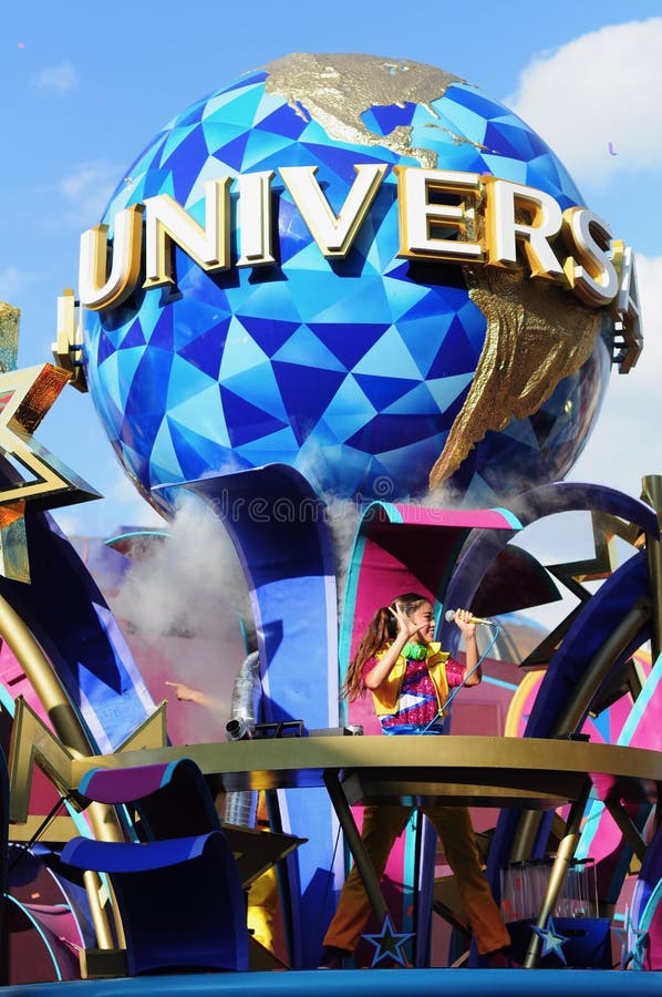 Universal studio parade editorial photography. Image of streamers ...