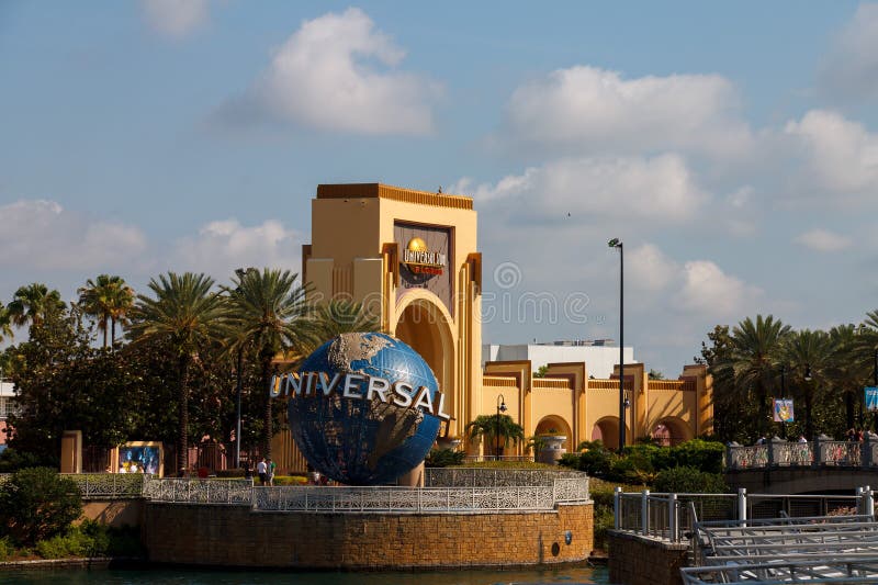 Universal Studios Amusement Park Main Entrance and Globe, Orlando ...