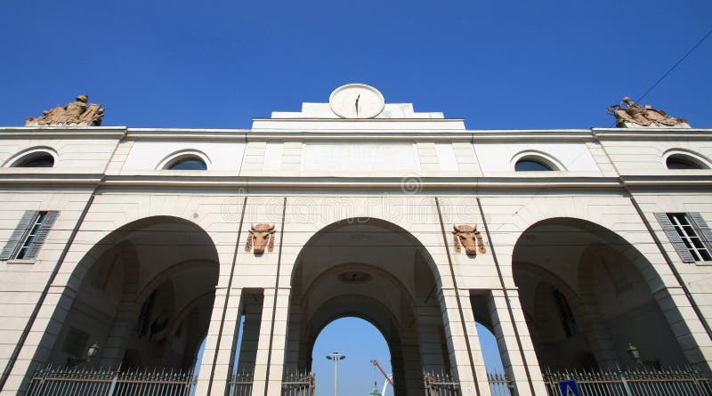 Edificio Moderno - Universidad De Módena E Reggio Emilia Imagen de ...