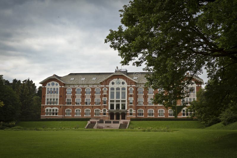 Campus academic building stock image. Image of bachelors - 6264625