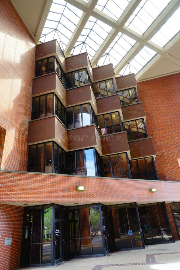 University of Florida Dauer Hall Stock Photo - Image of university ...