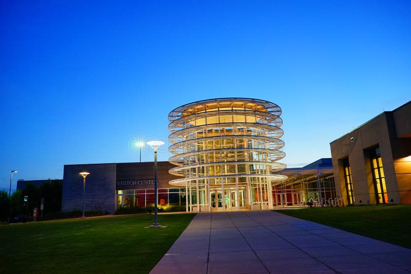 University of Texas at Dallas Stock Photo - Image of pond, palm: 118997880