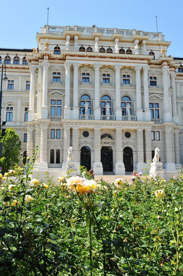 University in Vienna, Austria Stock Image - Image of park, statues ...