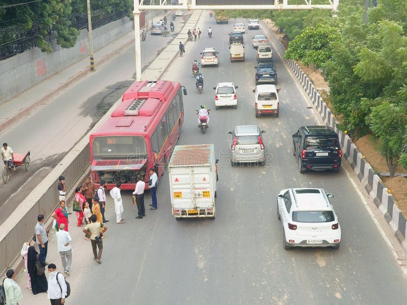 Unknown People Standing in the Road Delhi Road in the New Delhi India ...