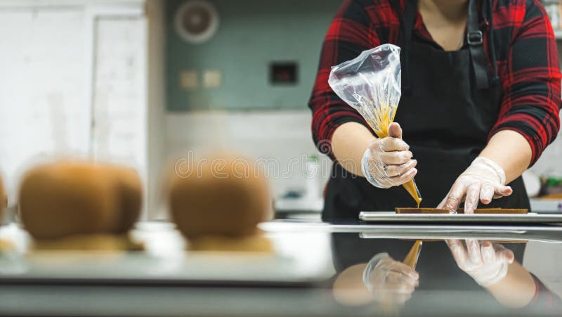 Unrecognizable Pastry Chef Using Pastry Bag - Sac a Poche - in Bakery ...