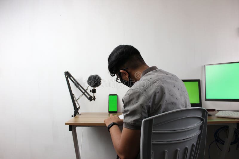 639 Setting Up Laptop Stock Photos - Free & Royalty-Free Stock Photos ...