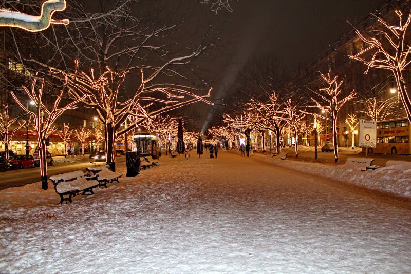 Unter den linden editorial stock image. Image of night - 35265734