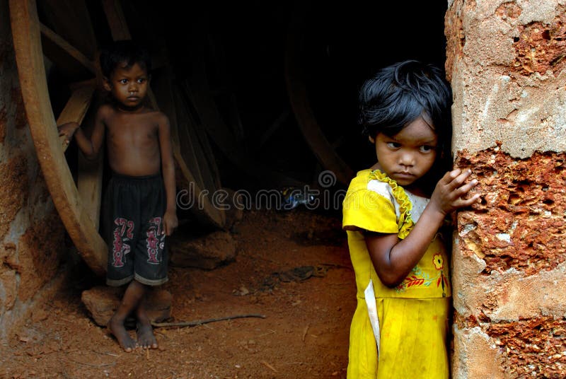 Unterernährte Kinder in Indien Redaktionelles Stockbild - Bild von dorf ...