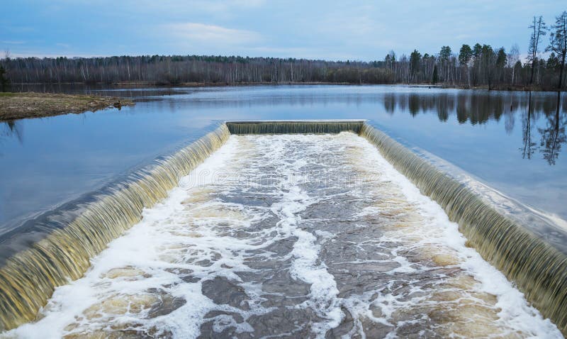 A Hydraulic Structure for Draining Excess Rainwater in the Reservoir ...