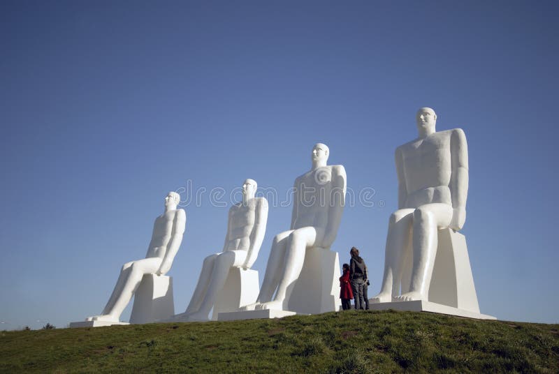 Gli Uomini Al Monumento in Esbjerg, Danimarca Del Mare Immagine ...
