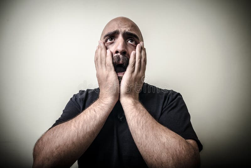 Uomo Schizofrenico Disperato E Spaventoso Fotografia Stock - Immagine ...