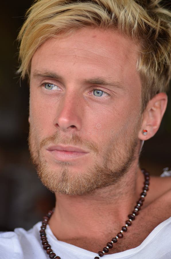 Uomo biondo fotografia stock. Immagine di persona, modello - 22010624