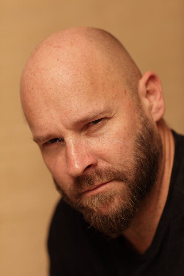 Uomo calvo bello immagine stock. Immagine di maschio - 18867869