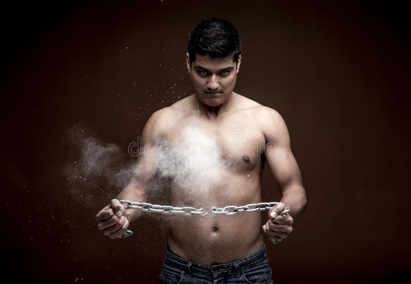 Uomo incatenato fotografia stock. Immagine di alzato - 67704982