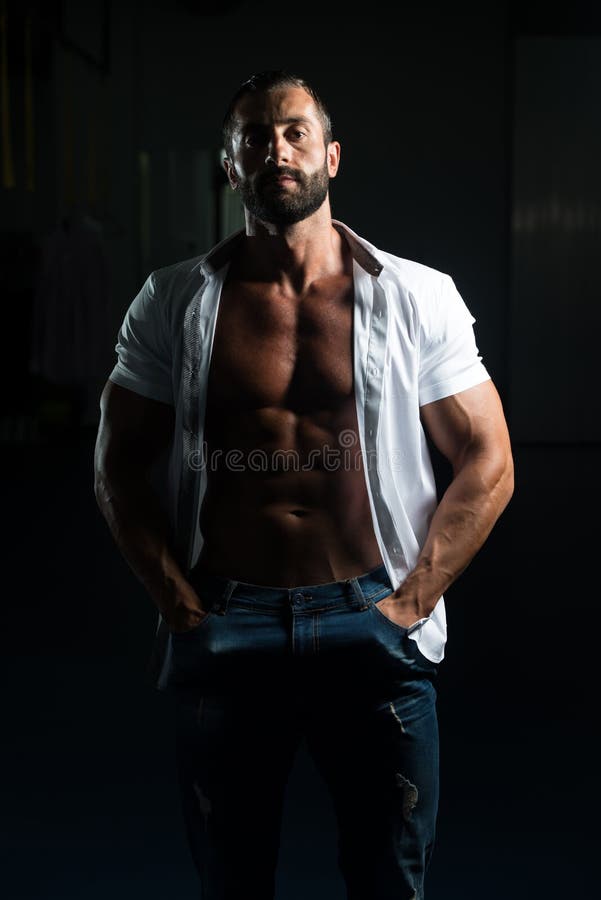 Uomo Italiano Sexy Che Posa in Camicia Bianca Immagine Stock - Immagine ...