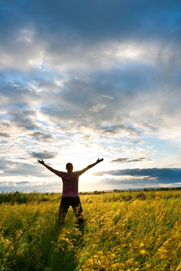 Uomo libero immagine stock. Immagine di sera, aperto - 10248513