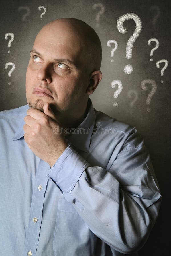 Uomo Pensieroso E Pieno Dei Dubbi Fotografia Stock - Immagine di ...