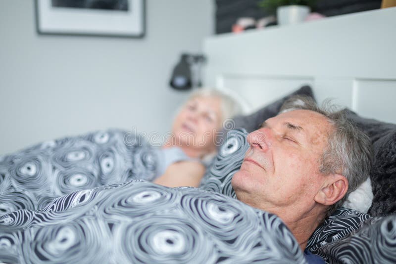 Addestramento Senior Felice Di Signora Sulla Scala Passo Passo Alla ...