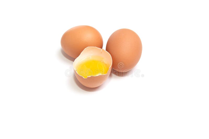 Uovo e tuorlo rotti. fotografia stock. Immagine di coperture - 7906356