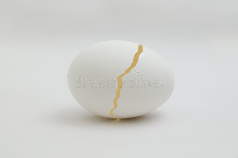 Uovo rotto fotografia stock. Immagine di pericolo, vita - 19934178