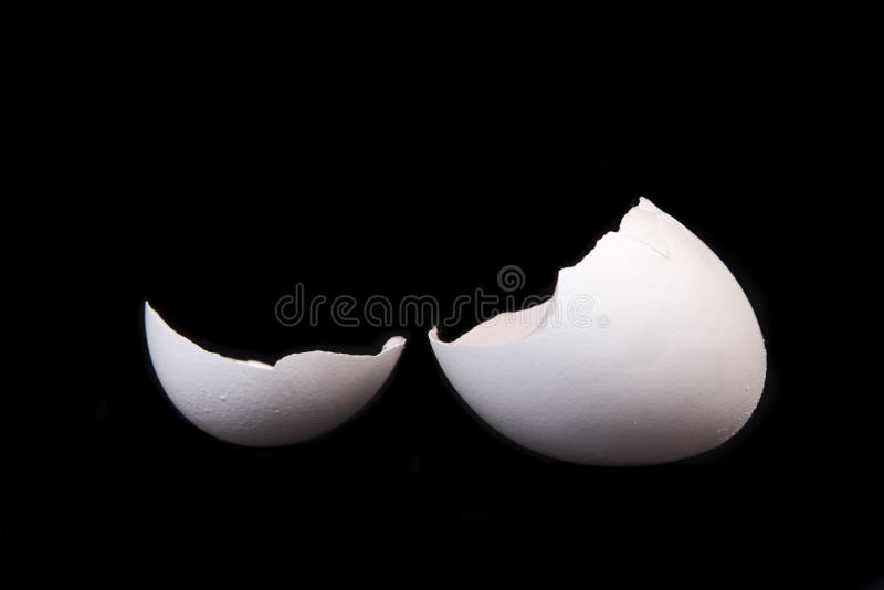 Uovo rotto immagine stock. Immagine di visualizza, gallina - 868587