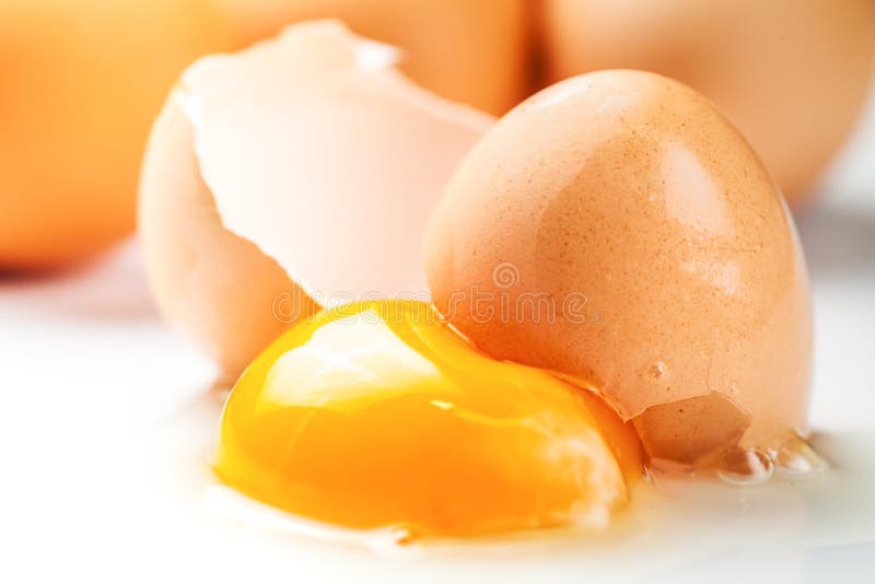 Tuorlo D'uovo Con La Fine Di Bianco Su Fotografia Stock - Immagine di ...