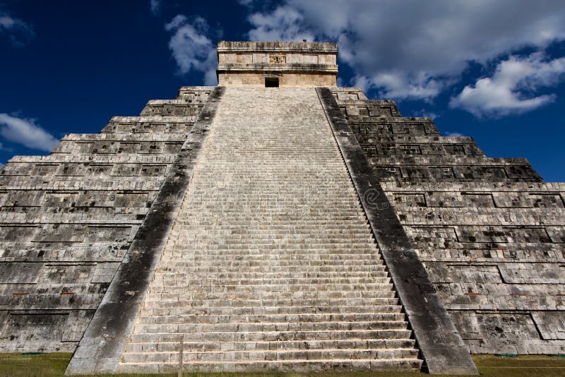 Up Kukulkan Pyramid Stairs Landscape Stock Photo - Image of mayan ...