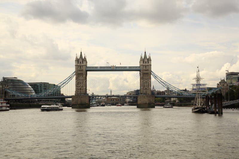 Up the River To London Bridge Stock Image - Image of boats, passenger ...