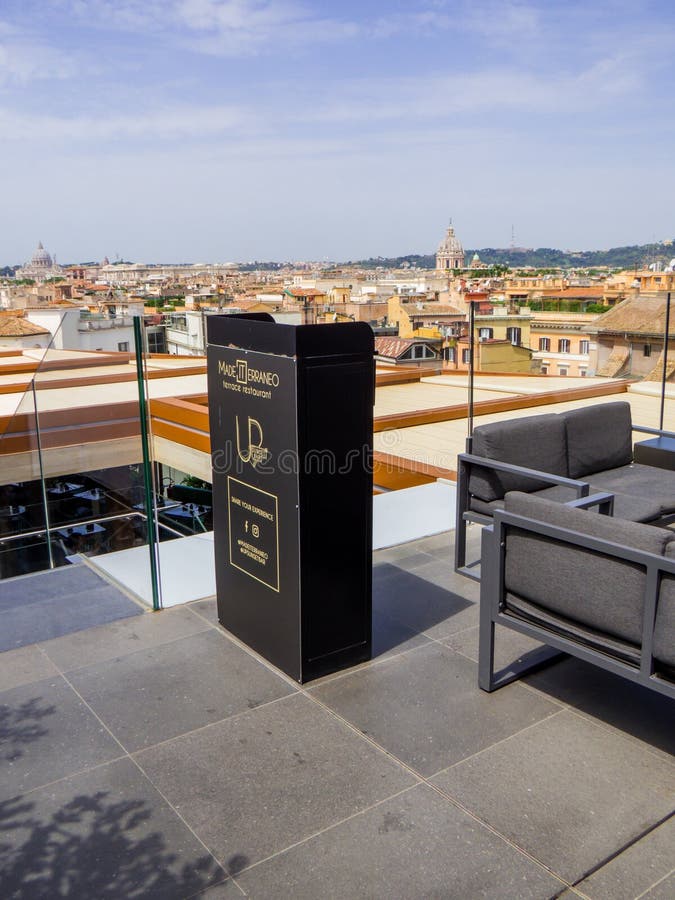 Up Sunset Bar, La Rinascente, Roma, Italia Imagen de archivo editorial ...
