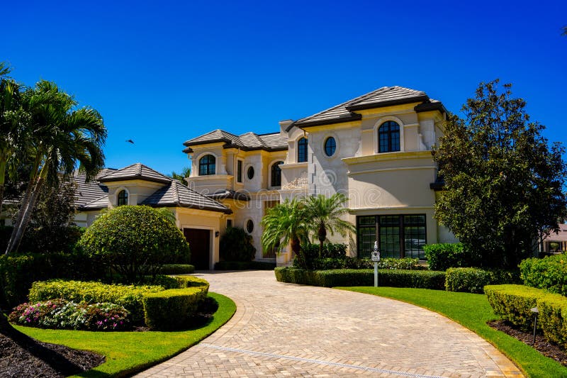 Upper Class Naples Florida Coastal Beach Homes Editorial Photography - Image of multimillion ...