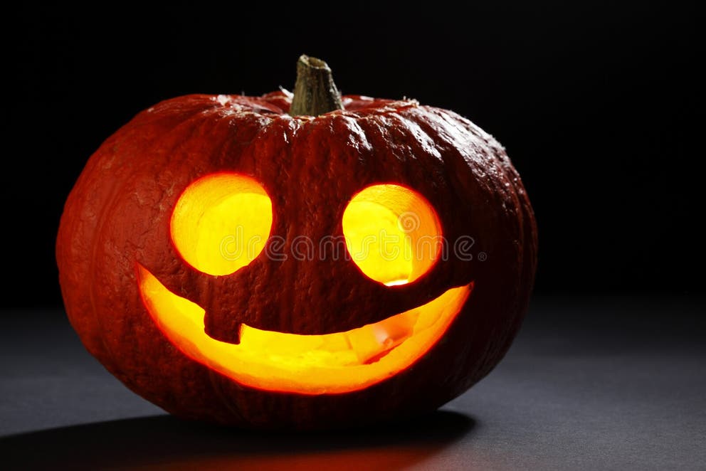 Upplyst Gullig Halloween Pumpa Fotografering för Bildbyråer - Bild av ...