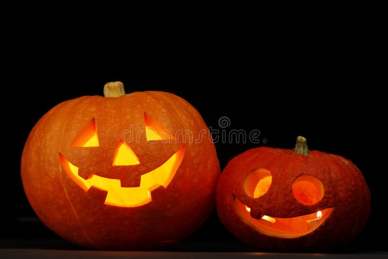 Upplyst Gullig Halloween Pumpa Arkivfoto - Bild av gyckel, behandla ...