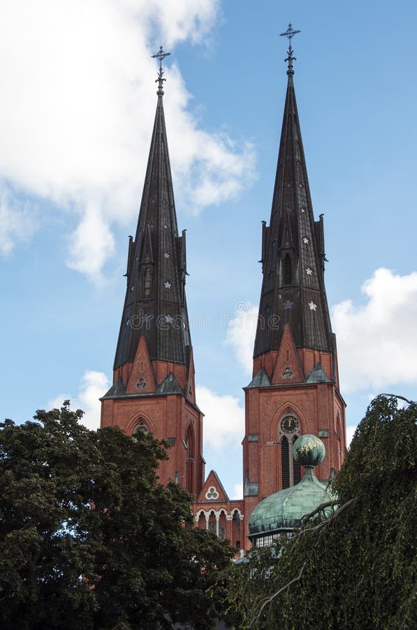Domkyrka sweden uppsala arkivfoto. Bild av tegel, torn - 88224652