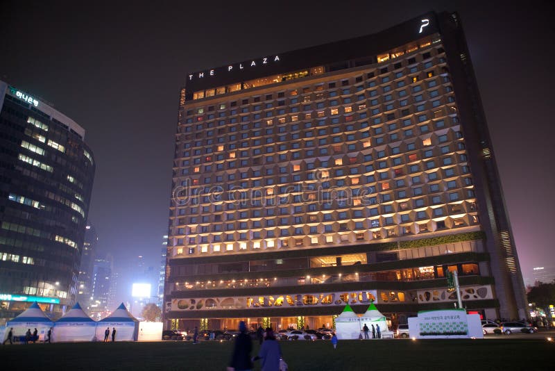 Urban Scene editorial stock photo. Image of skyscraper - 82415098