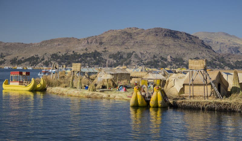 Uros Islands foto de archivo. Imagen de antiguo, canoas - 85606102