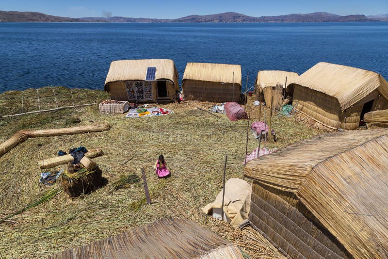 Uros Titino Floating Islands Foto editorial - Imagen de aldea, titicaca ...