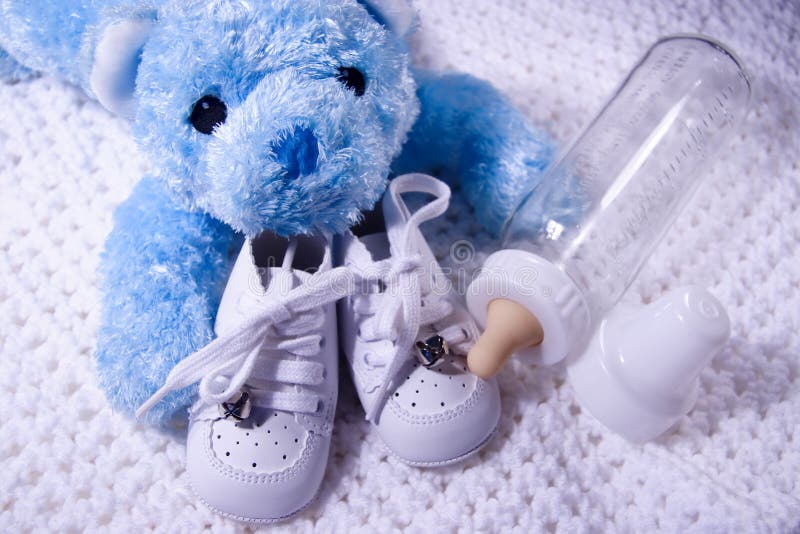 Urso e frasco do bebê imagem de stock. Imagem de bebês - 412421