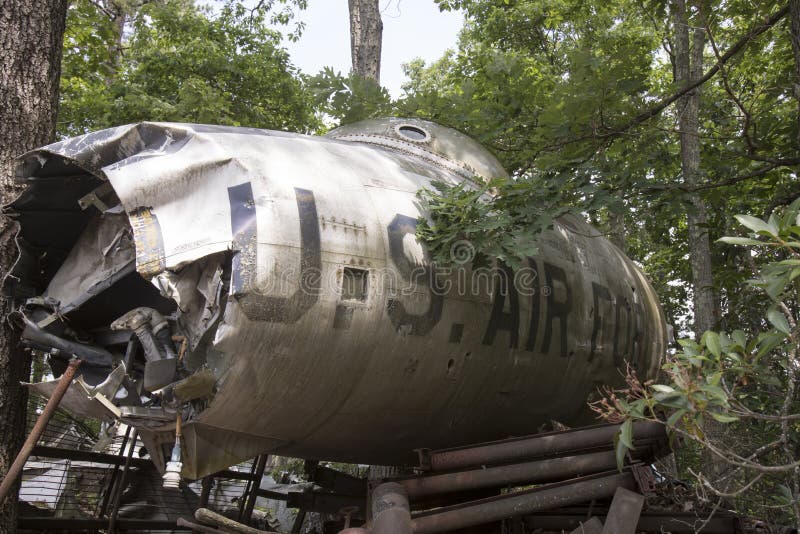 US Air Force Fighter Jet Crash Editorial Photography - Image of pile ...