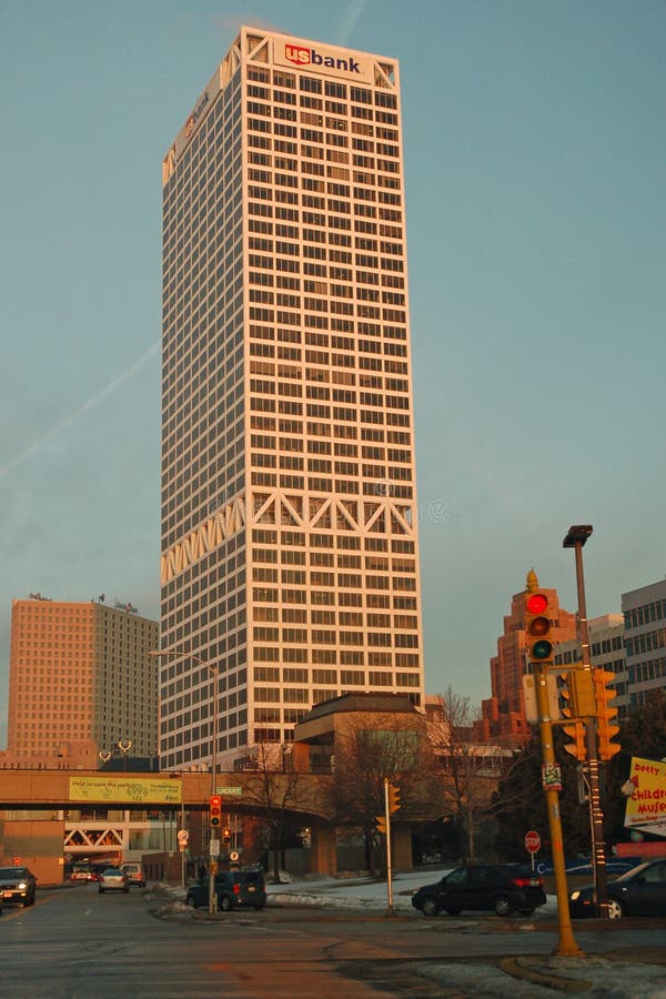 The US Bank Building in Milwaukee Editorial Image - Image of north ...