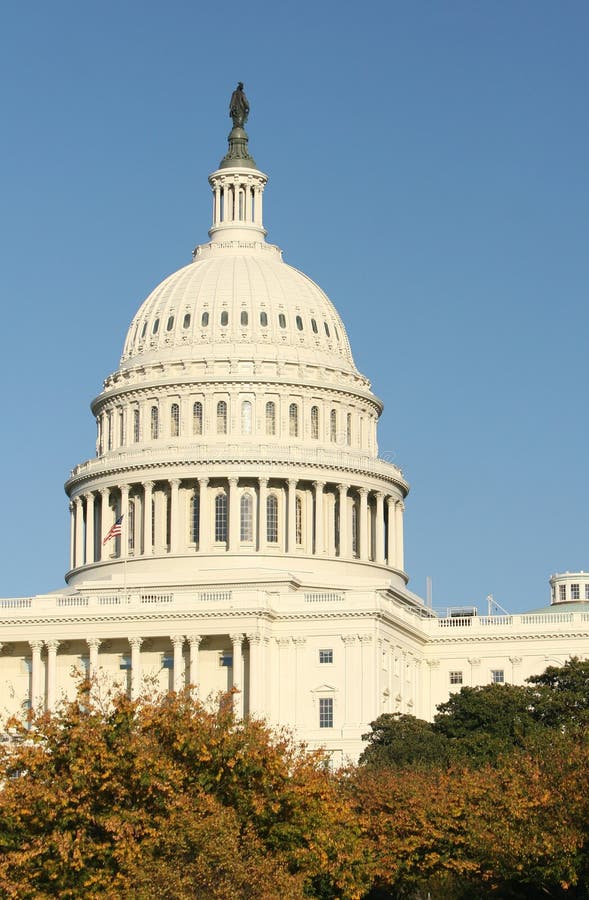 US-Kapitol stockfoto. Bild von kapitol, eingebürgert, fallen - 1371340